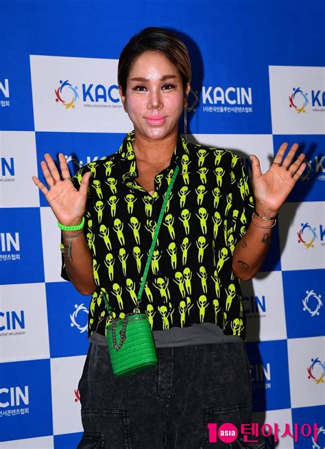 Ten포토 김송 오랜만에 인사드려요