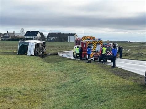 Инцидент с училищен автобус във Франция Едно дете е загинало над 30 са ранени снимка