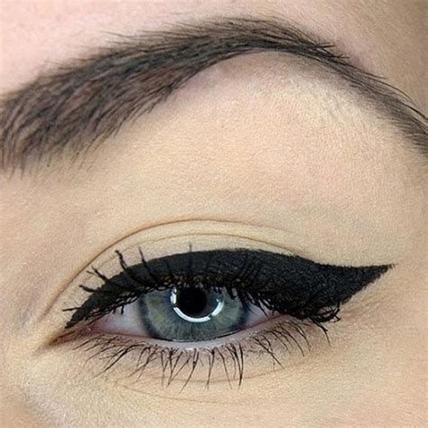 Almond Shaped Eyes Eyeliner
