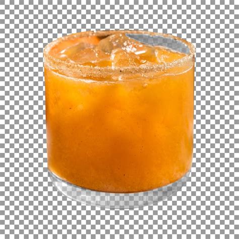 투명한 배경에 으깬 얼음이 있는 오렌지 주스 한 잔 프리미엄 Psd 파일