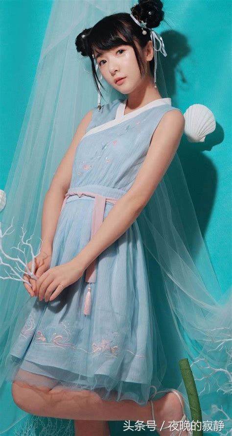 假小子的她如今已是初長成亭亭玉立，漢服穿在她身上美成了畫 每日頭條