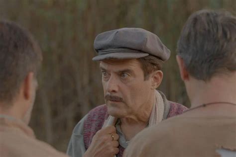 Έρωτας Φυγάς Κινδυνεύει να φυλακιστεί και να χαθεί από την οικογένειά του