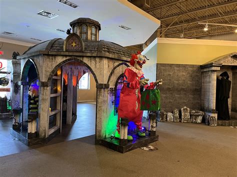 Spirit Halloween Interior Spirit Halloween 16000 Square Flickr