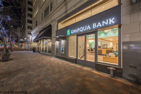 Umpqua Bank Baker Construction