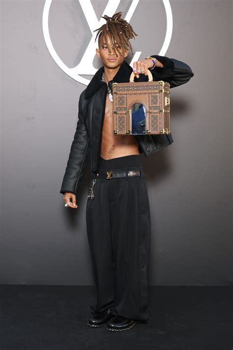 Jaden Smith Concentra Flashes Durante A Semana De Moda De Paris