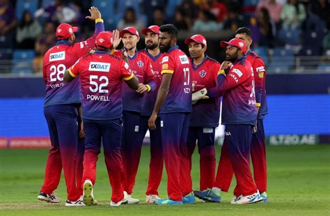 Isuru Udana Celebrates With Teammates After Dismissing Colin Ingram