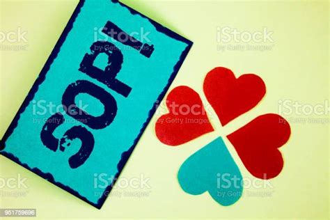 적시 다 동기 호출 하는 텍스트를 작성 하는 단어 일반 배경 종이 사랑 마음 옆에 스티커 메모 용지에 작성 하는 표준 운영 절차 규칙 지침에 대 한 비즈니스 개념 개선에