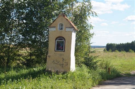 무료 이미지 자연스러운 식물 구름 꽃 하늘 나무 땅의 제비 경치 목초지 잔디 자연 경관 시골집 대초원 옥외 변소 예배당 교회에 아치 지붕