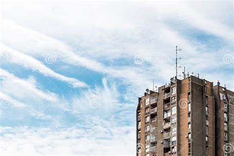 Arquitectura Bélica Ejemplo Rascacielos De Edificios Altos Hechos De Concreto Imagen De Archivo