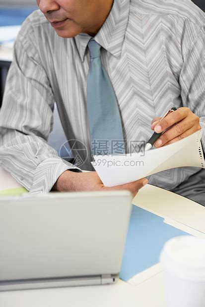 人在工作高清图片下载 正版图片501478385 摄图网