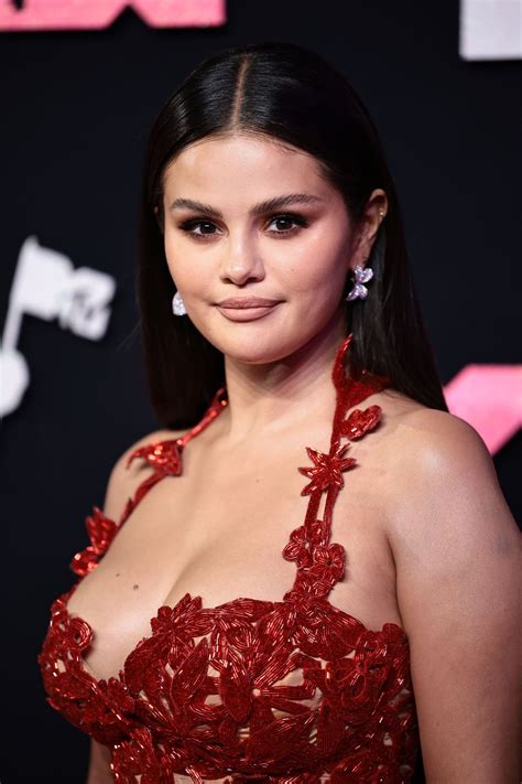 Selena Gomez Red Dress Big Breasts Cleavage Hot Celebs Home