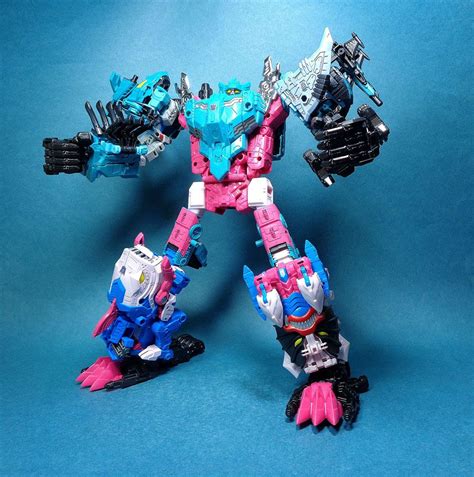 Transformers Generations Selects Seacons King Poseidon Piranacon Brave Fortress