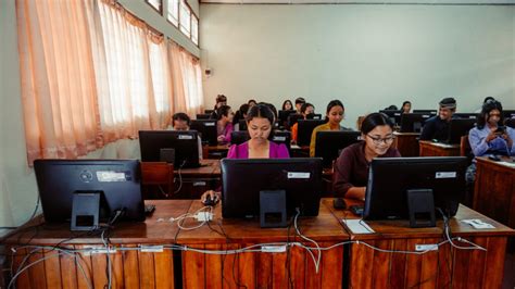 workshop ui ux oleh hima sistem informasi universitas primakara di sma