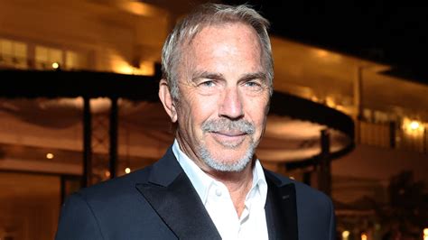 Kevin Costner Brings The Christmas Story To Life In Abc Special Woman