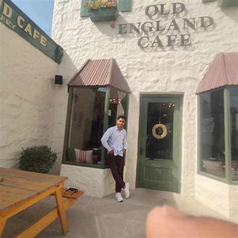 Lutfi🤍⚜️ Old England Cafe Agra ️‍🔥🫶🏻 Instagram
