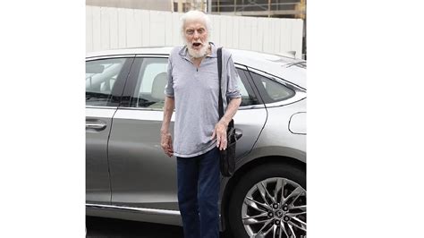 Dick Van Dyke Crashes His Lexus Due To Rain Car Blog India