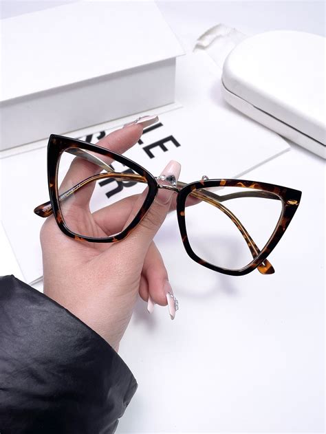 Gafas De Marco Con Carey In 2024 Glasses Trends Fashion Eye Glasses