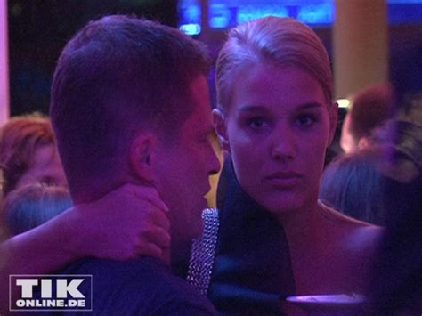Til Schweiger Und Freundin Melanie K Ssen F Ttern Und Posieren Tikonline De