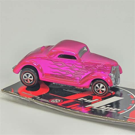 Hot Wheels Pink Party Car Ford Coupe