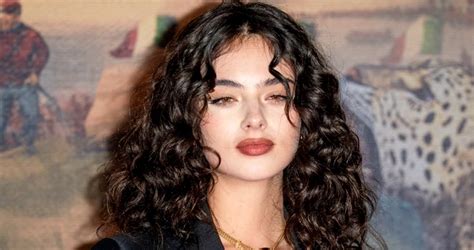 Deva Cassel Tudo Sobre A Estrela Da Nova Minissérie De Sucesso Da