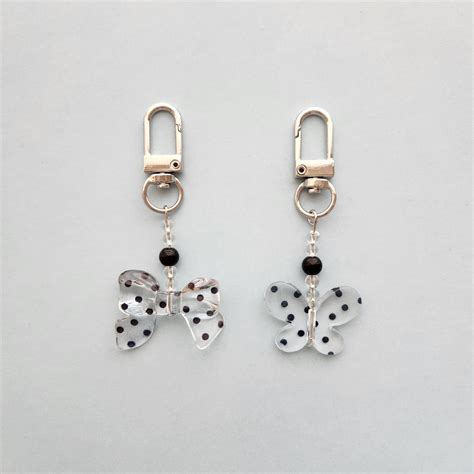 핸드메이드 도트 나비 리본 키링 에어팟 핸드폰줄 에이블리