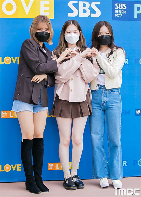 포토 위클리 먼데이 재희 수진 따로 또 같이 하트요정들~