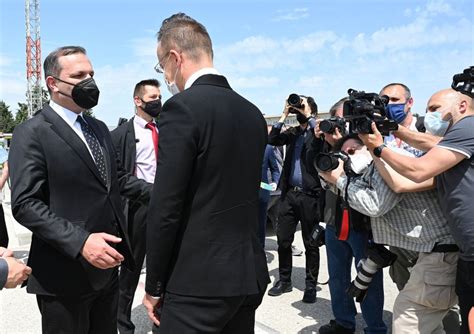 Пристигнаа 6 000 дози вакцини за имунизација на Граничната полиција при МВР донација од Владата