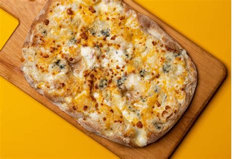 Пицца Zotman Четыре сыра 395 г с бесплатной доставкой на дом из «ВкусВилл»