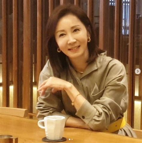 전인화 나이 50대 맞아 우아美 절정