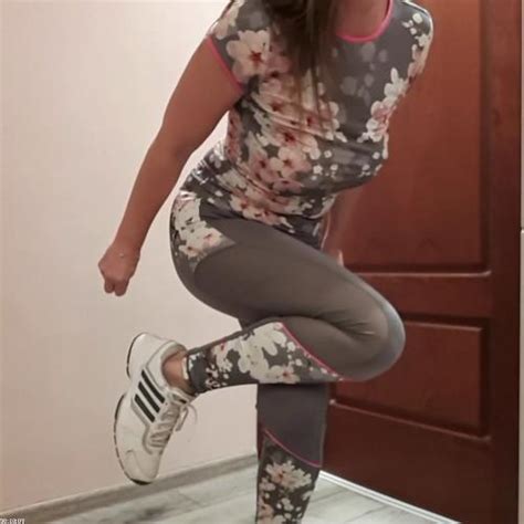 Hold Pee At Closed Bathroom To Peeing My Gym Pants Finally Spicyiren