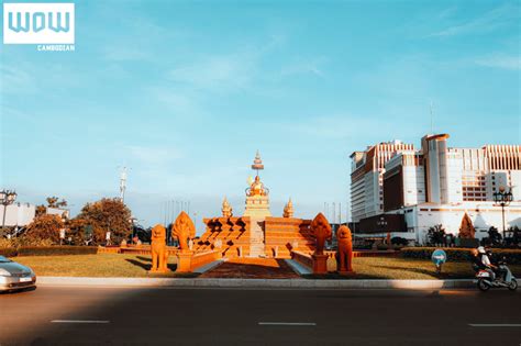 មកមើលទិដ្ឋភាពរូបសំណាកសម្ដេចព្រះសង្ឃរាជ ជួន ណាត ដ៏ល្បីល្បាញនៅកណ្ដាលរាជធានីភ្នំពេញ