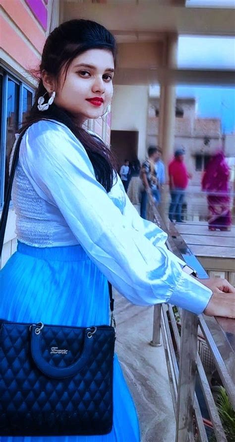 Pin By 𝐓𝐎𝐏 𝐒𝐓𝐀𝐑 On Arpita Sahoo Bollywood Hairstyles Beautiful Dresses Short Cute Beauty