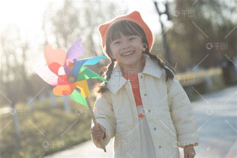 长发高清图片 可爱的小女孩写作业1020 风景名胜免费下载 格式 4000像素 编号67611480 千图网