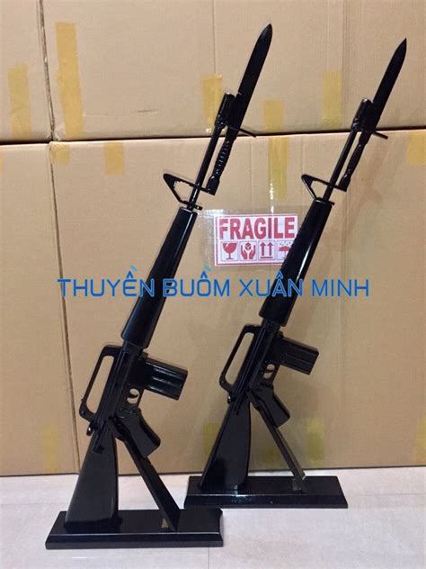 Mô Hình Súng Trường Gỗ M16 Tỷ Lệ Như Thật Dài 100cm Sơn Đen Showroom Tàu Thuyền Mô Hình