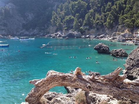 Capri Dice Stop Ai Diportisti Allo Scoglio Delle Sirene Travelnostop