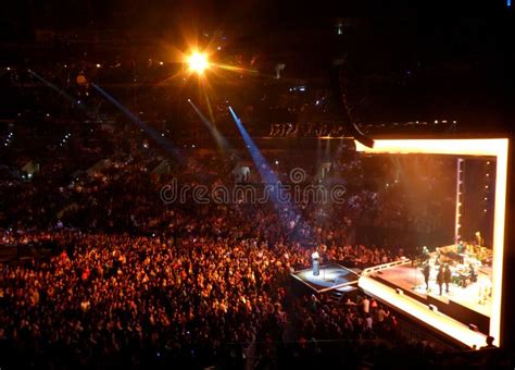 Adele No Concerto Em Los Angeles Imagem Editorial Imagem De Singer Concert 85596190