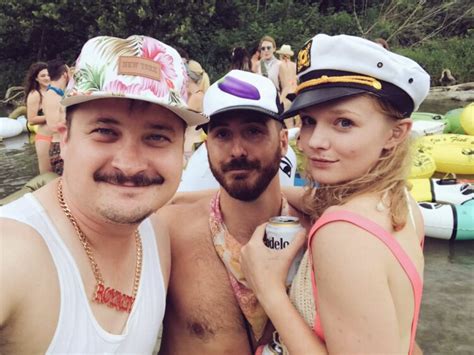 Hot Sexy Ellie Main Bikini Pics