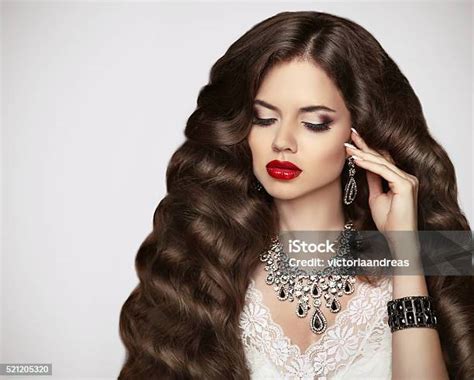 머리 모양 건강한 머릿결을 되찾을 수 있습니다 메이크업 아름다운 갈색 머리 여자아이 갈색에 대한 스톡 사진 및 기타 이미지 갈색 갈색 머리 개인 장식품 Istock