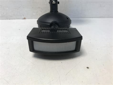 Micromark Marshall 300w Oval Enclosed Floodlight With Pir