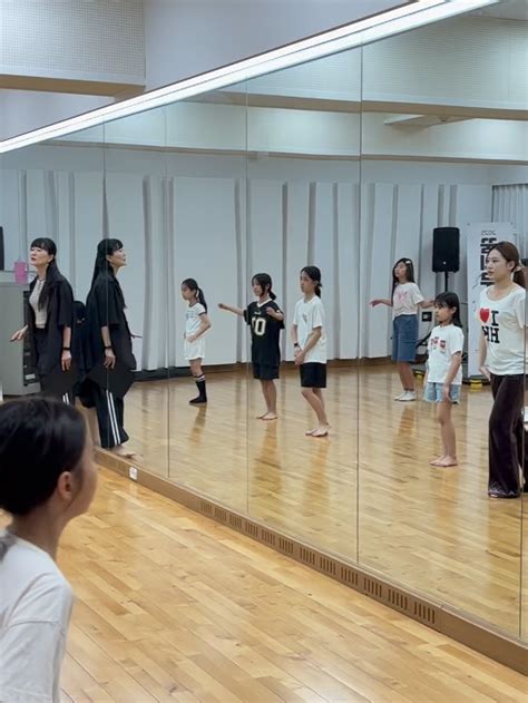 꿈의 무용단 • 포항 꿈의 무용단 포항🌊 3회차 수업내용💙 오늘은 지난주보다 몸과 마음이 더욱 활짝 열리는 시간이었어요😄 🧘 기초 트레이닝 스트레칭·복근운동·점프