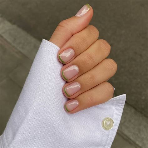 Uñas Cortas Micro French La Manicura Favorita De Las Celebridades En