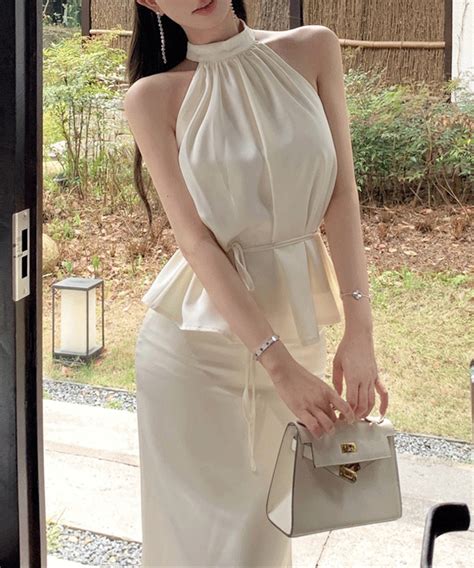 도엘 고급 홀터넥 새틴 롱 스커트 투피스 세트 에이블리