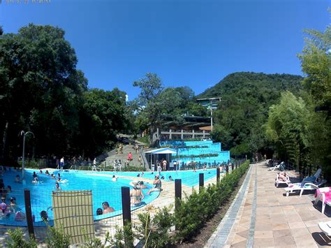 무료 이미지 열의 공원 푸른 하늘 행복 수영장 여가 도시 의지 리조트 타운 워터 파크 휴가 관광 여행 여름 휴양 나무 언덕 역 건물 호텔