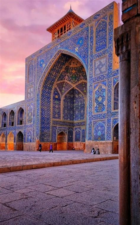 Stunning Shah Mosque In Isfahan Iran Iran Mosque Iranian Mosque