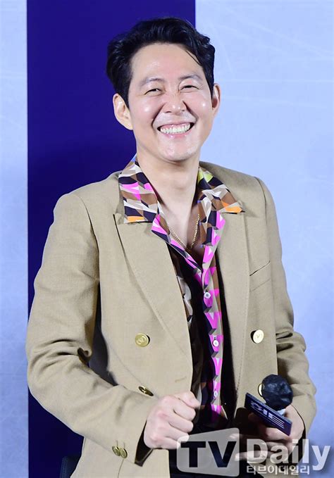 李政宰紅到國外去了！與財閥女友海邊度假被美國狗仔拍到，貼心男友上線，海灘再現韓流愛情 Ksd 韓星網 明星