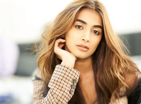 Pooja Hegde R Hottamilcelebs