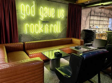 Hookahplace Rockstar Кальянная и бар на Цветном бульваре в тематике рок н рола