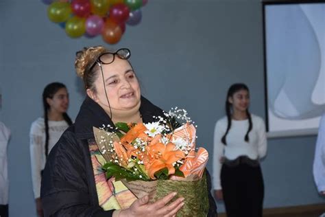 სოფელ ჩონჩხათის საჯარო სკოლის მასწავლებელს დალი კვერენჩხილაძეს საქართველოს დამსახურებული