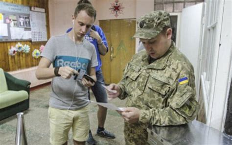 Кабмін дозволив бізнесу тимчасово бронювати працівників від мобілізації до кінця зими Читайте