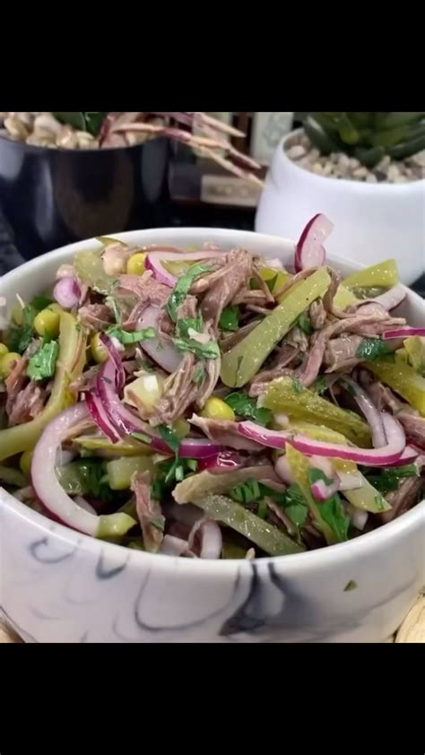 РЕЦЕПТЫ УЖИН ЧТО ПРИГОТОВИТЬ САЛАТ ИЗ ГОВЯДИНЫ 🤤 СОХРАНЯЙ РЕЦЕПТ И ОТПРАВЬ ПОДРУЖКЕ 🌸 Нам